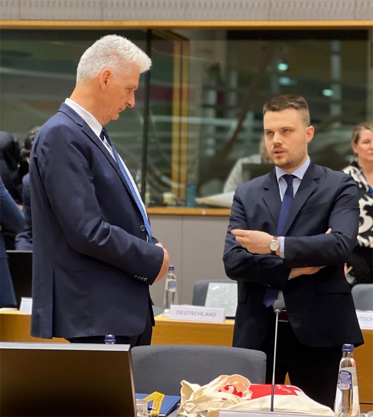 Ministarstvo rada, mirovinskog sustava, obitelji i socijalne politike ...