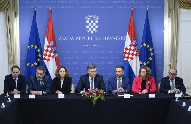 Ministarstvo rada, mirovinskog sustava, obitelji i socijalne politike - Potpisane izmjene i ...